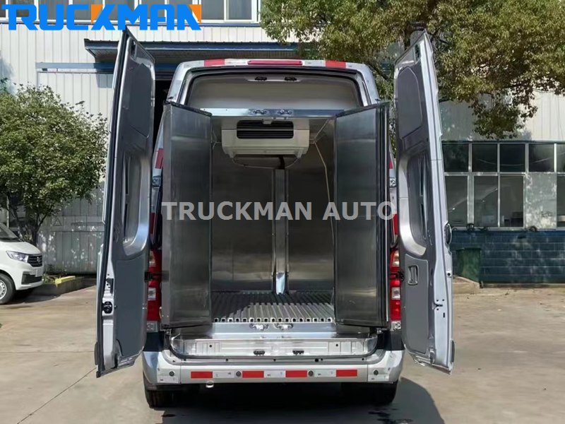 Rear Dual-tire FOTON TOANO Mini Refrigerated Bus For Food Transportation