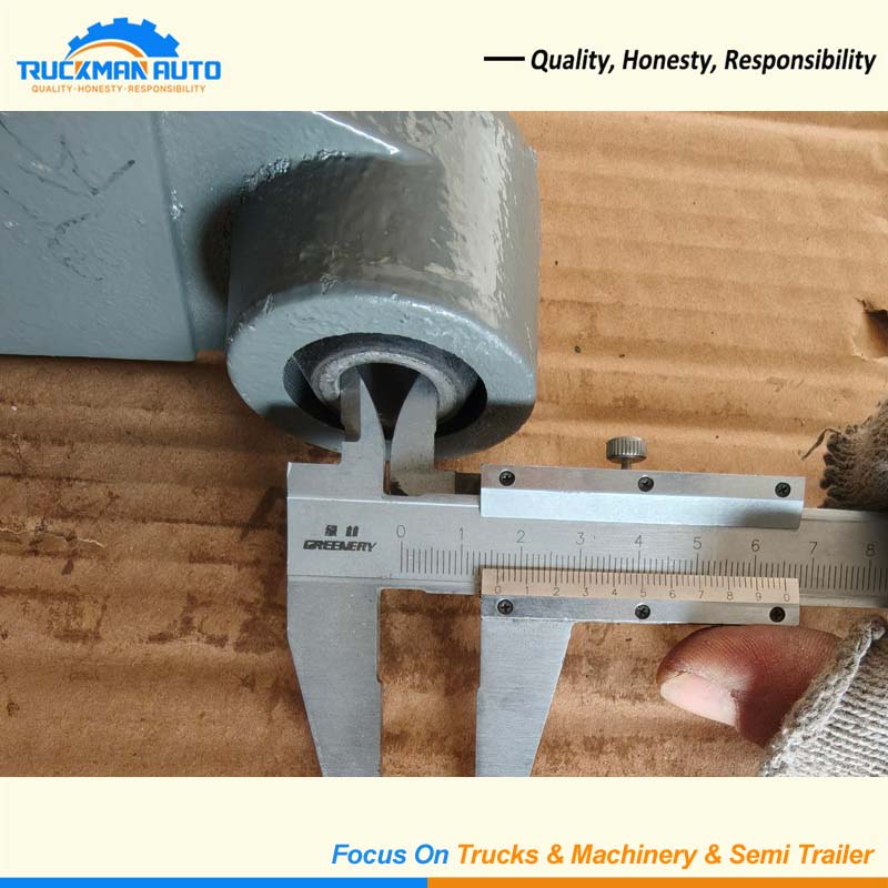 High Quality SINOTRUK HOWO Front Axle Stabilizer Rod Bracket