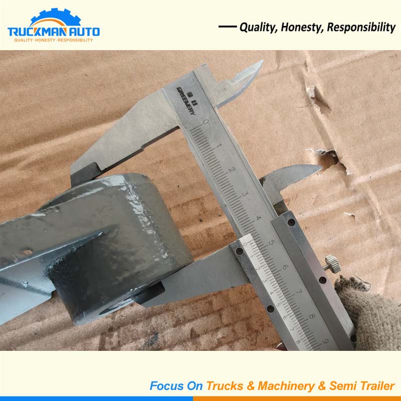 High Quality SINOTRUK HOWO Front Axle Stabilizer Rod Bracket