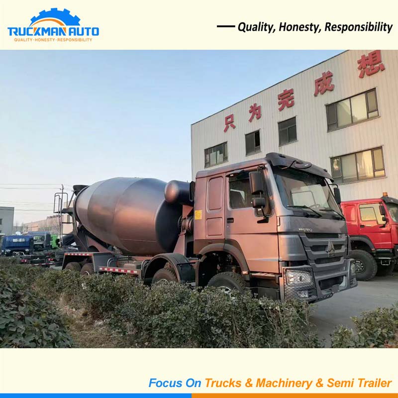 High Capacity SINOTRUK HOWO 8X4 371HP Concrete Mixer Truck For Rwanda